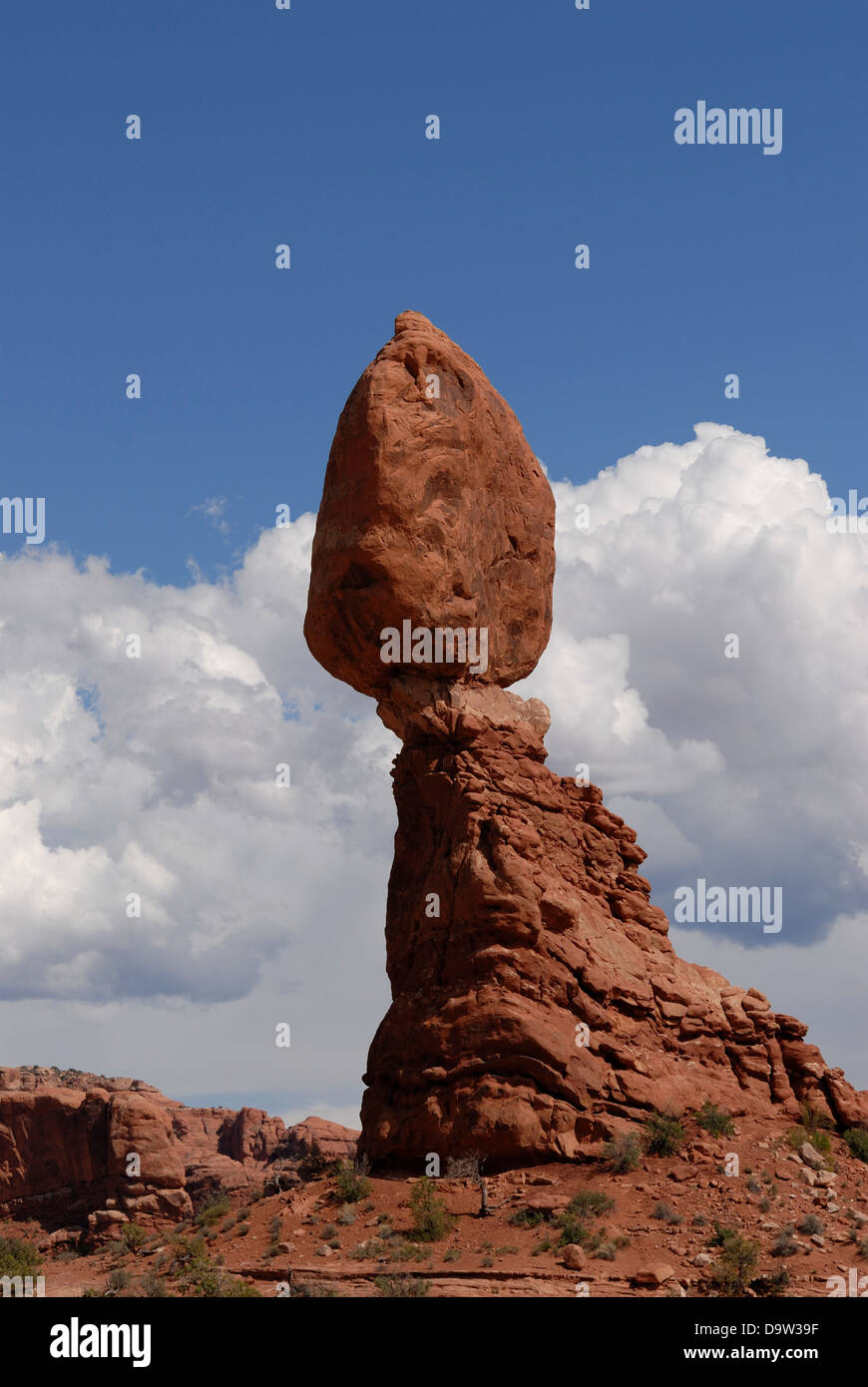 Balanced on the cliff edge hi-res stock photography and images - Alamy
