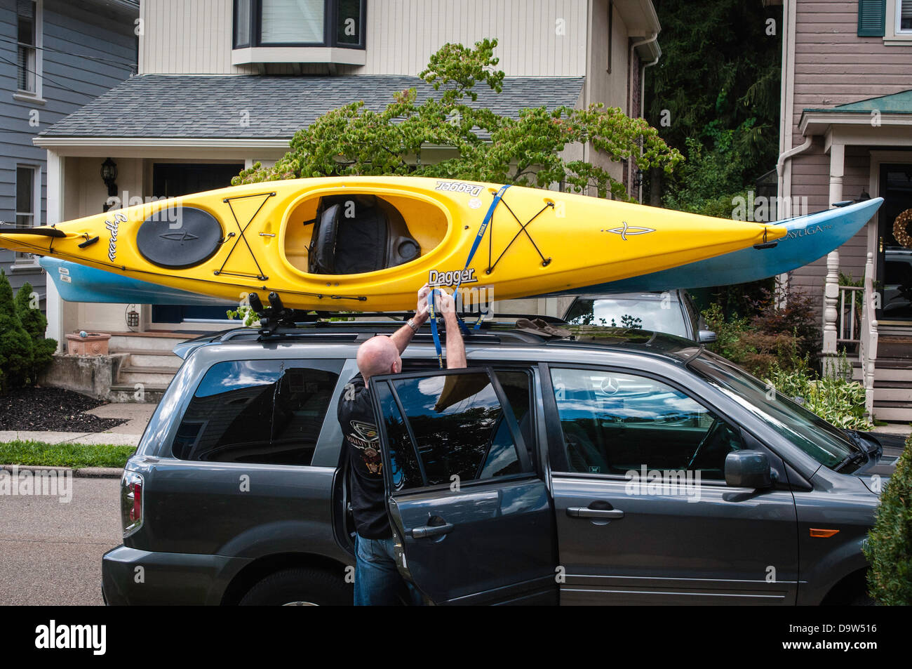 Kayak loading & preparation for holiday vacation getaway Stock Photo ...