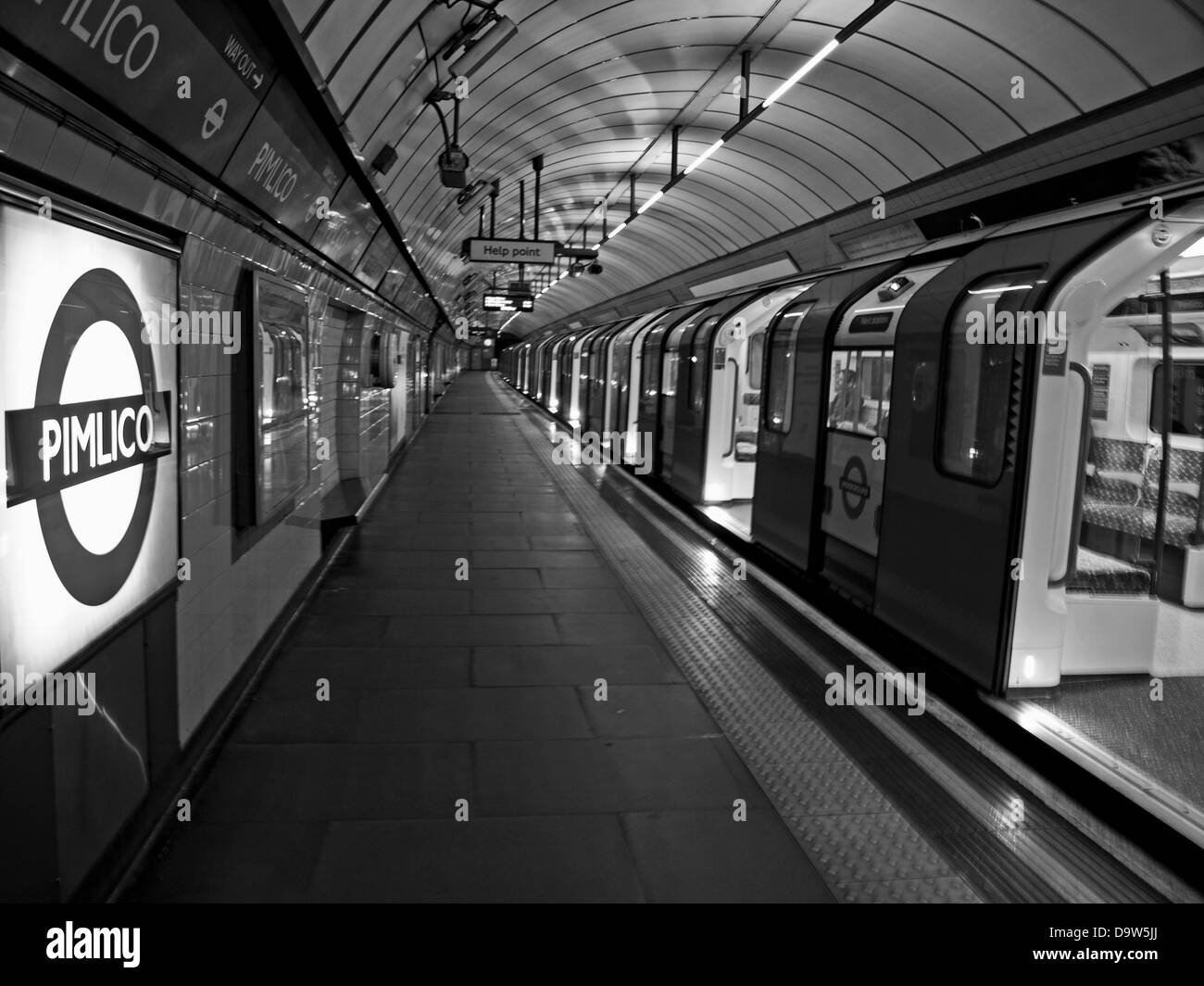 London underground logo hi-res stock photography and images - Alamy