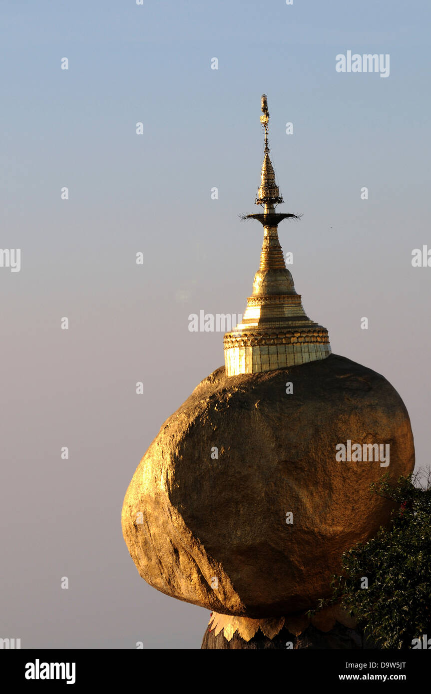 Pagoda on the golden rock at sunset, Kyaiktiyo Pagoda, Mon State ...