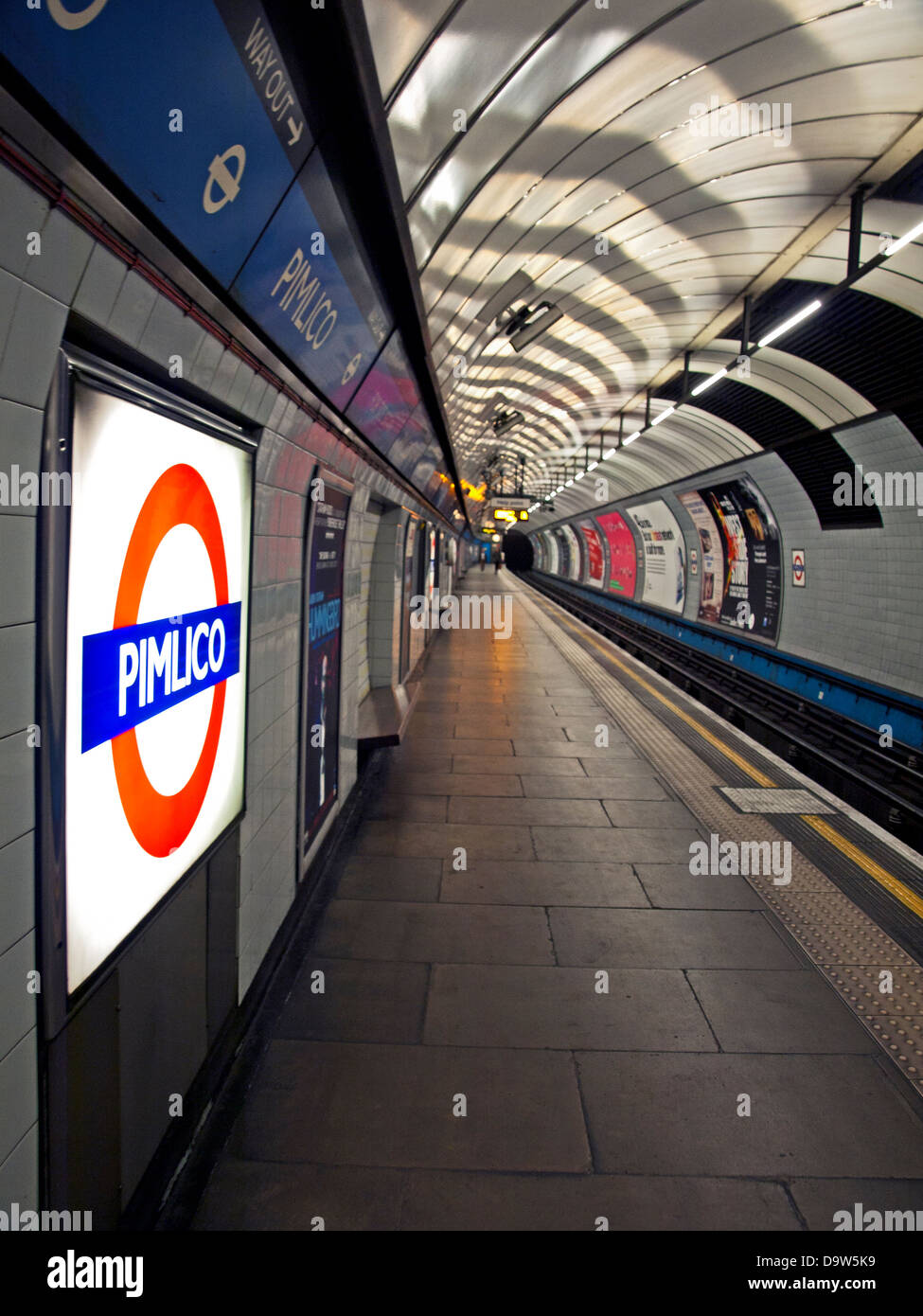 London underground logo hi-res stock photography and images - Alamy
