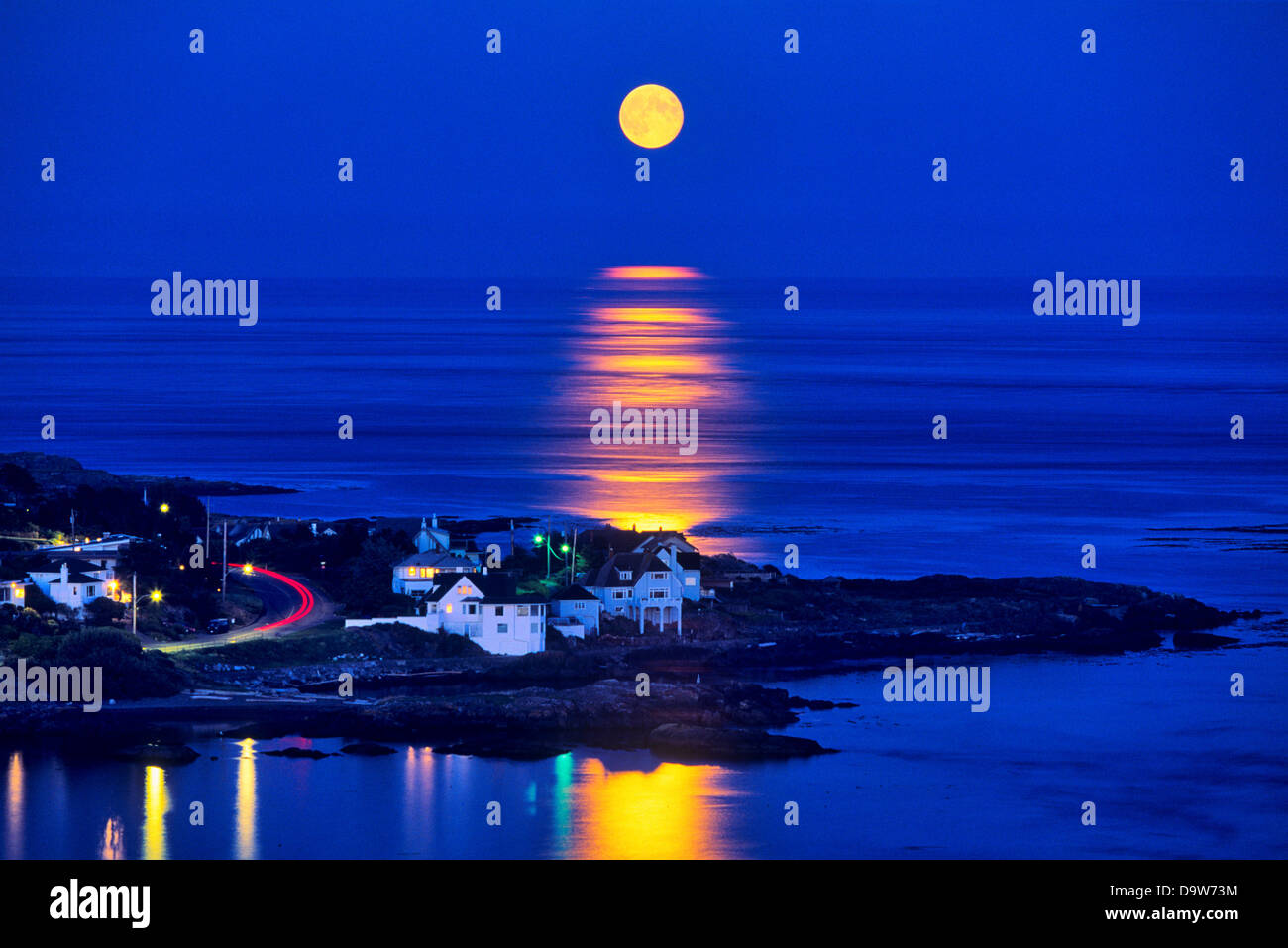 Moon rising over victoria hi-res stock photography and images - Alamy