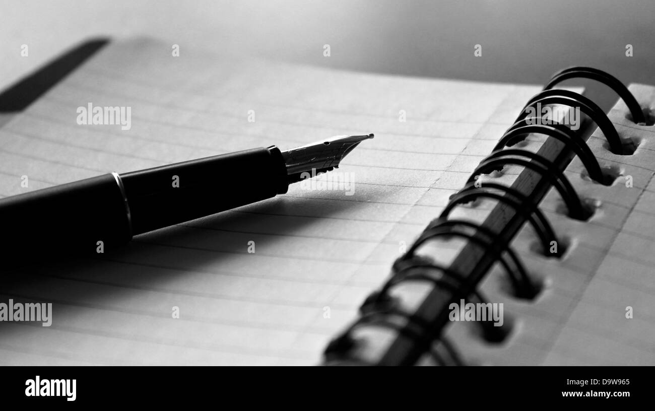 FOUNTAIN PEN ON BOOK Stock Photo - Alamy