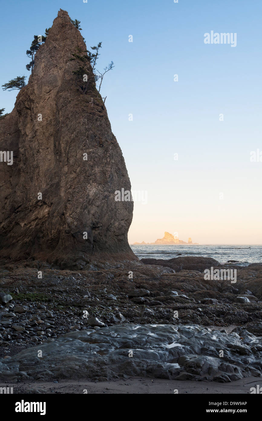 USA, Washington, Olympic National Park, Sea stacks at Rialto Beach ...
