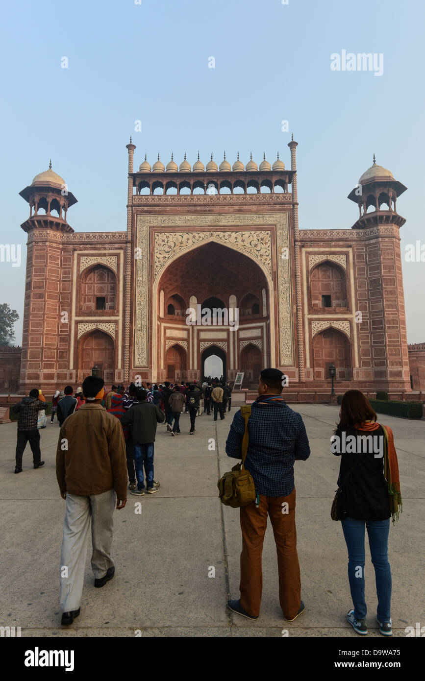 Entrance into the Taj Mahal Stock Photo - Alamy