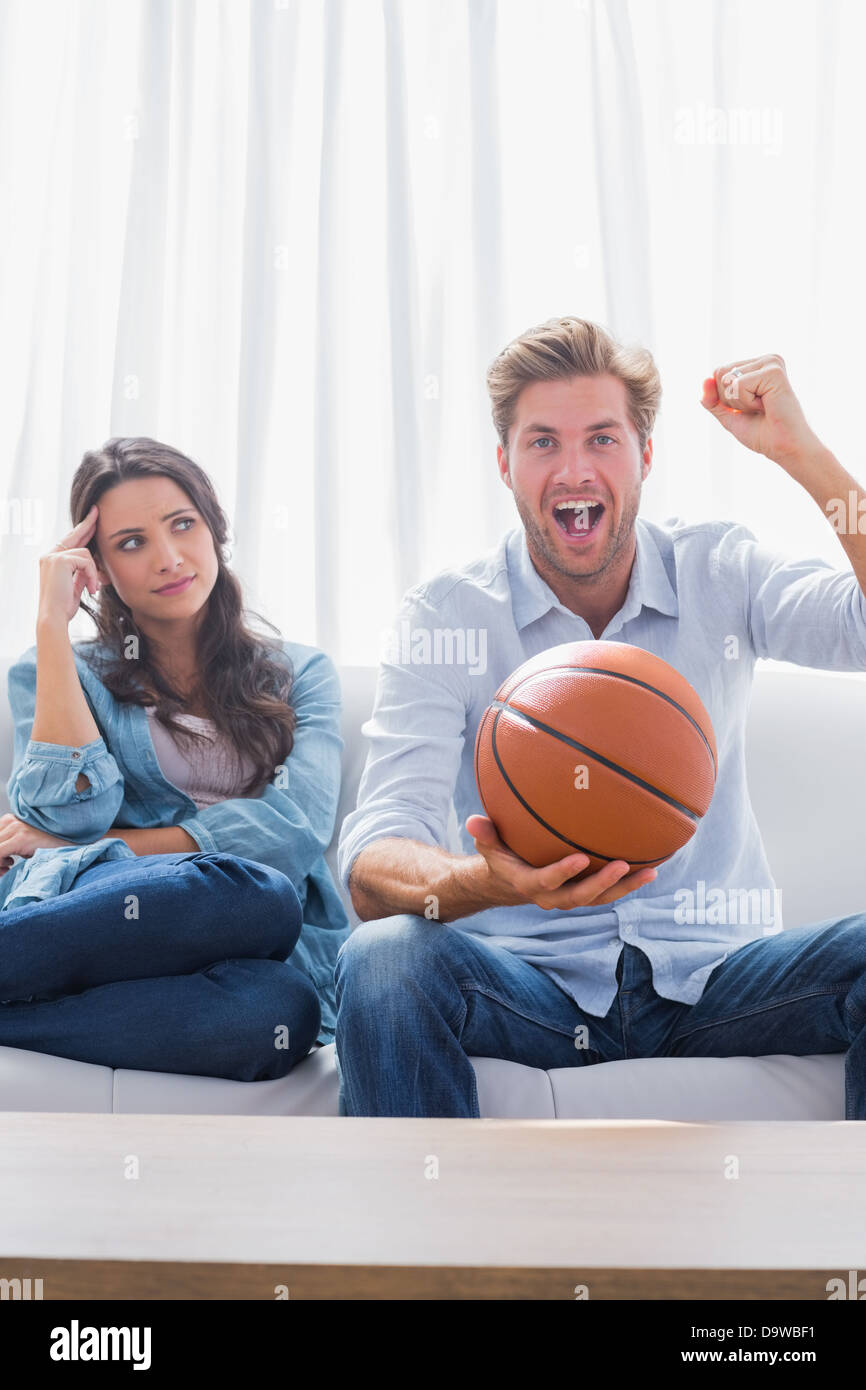 Cheering basketball hi-res stock photography and images - Alamy