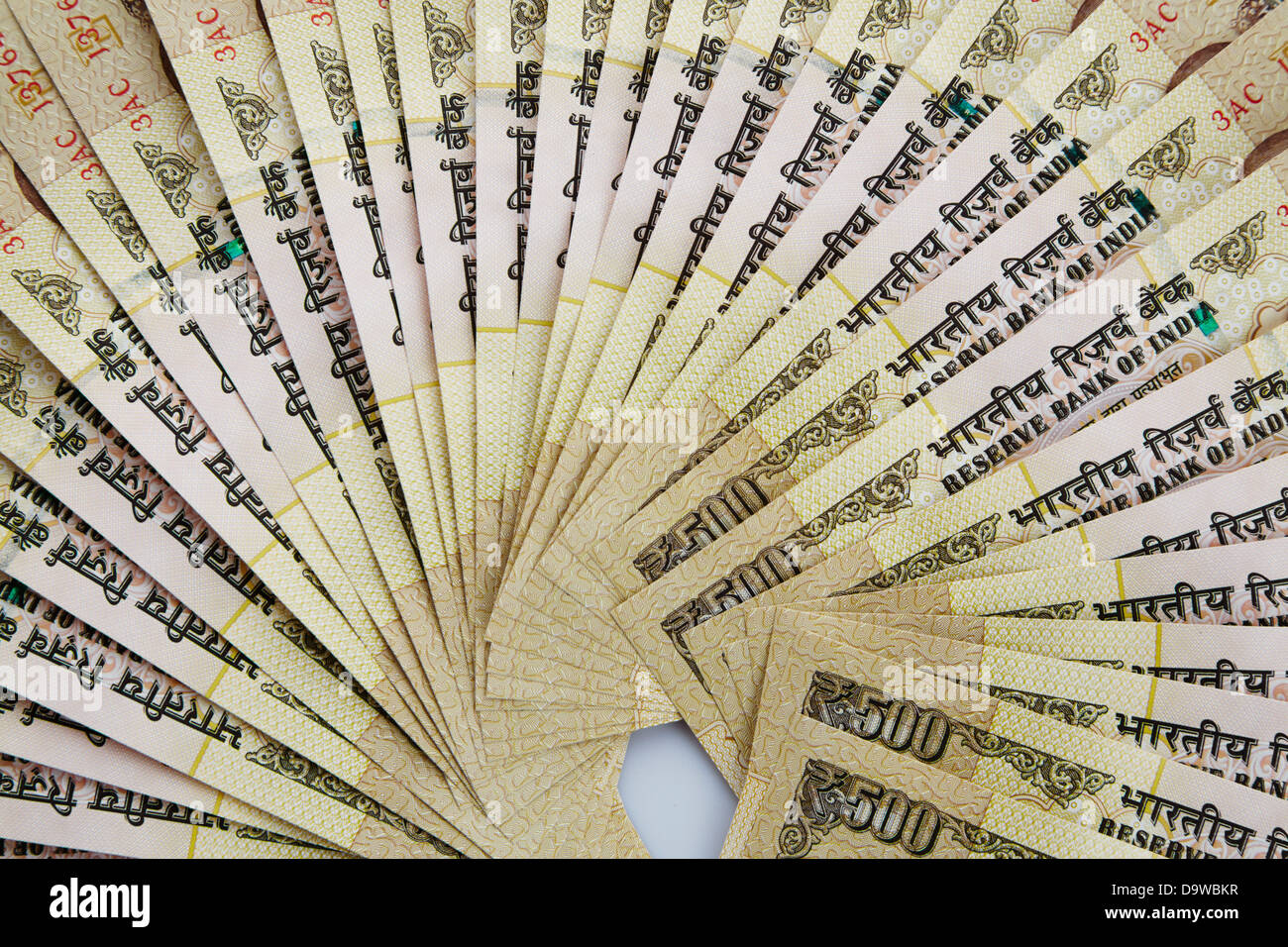 Hundred rupees notes hi-res stock photography and images - Alamy