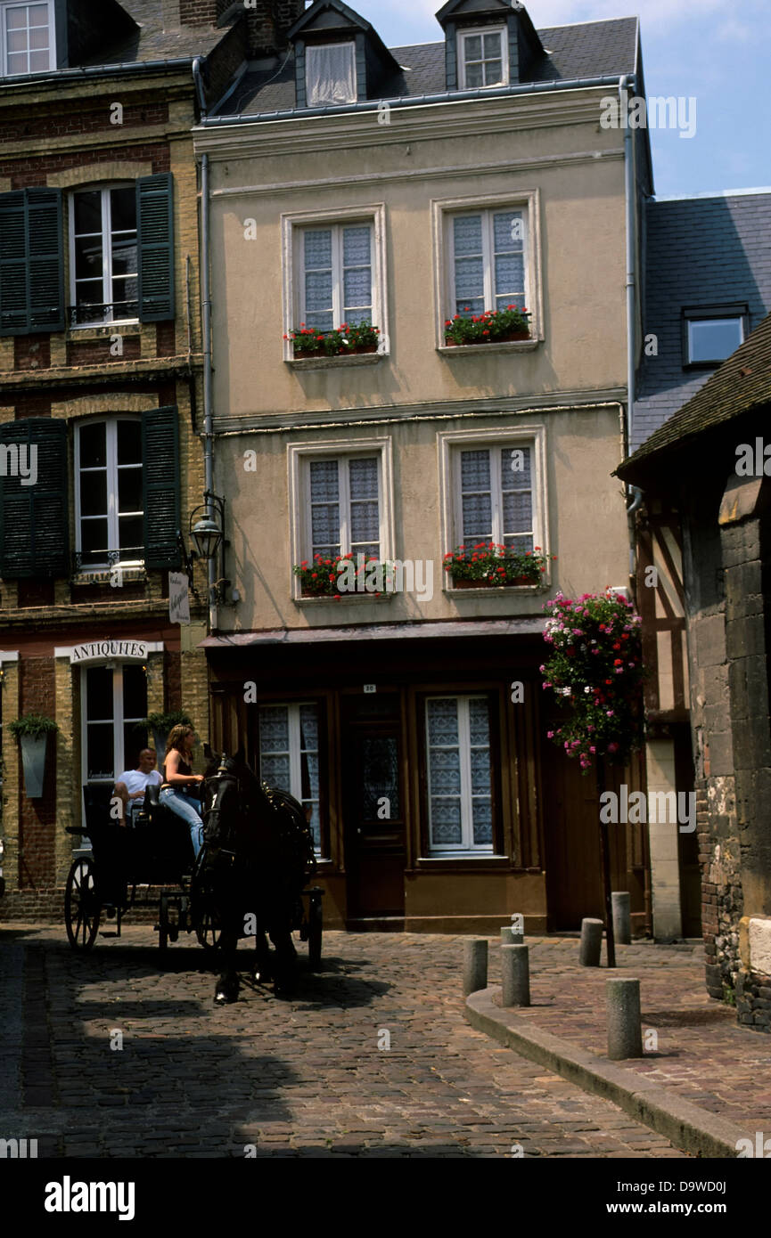 Street scenes horse carriages hi-res stock photography and images - Alamy