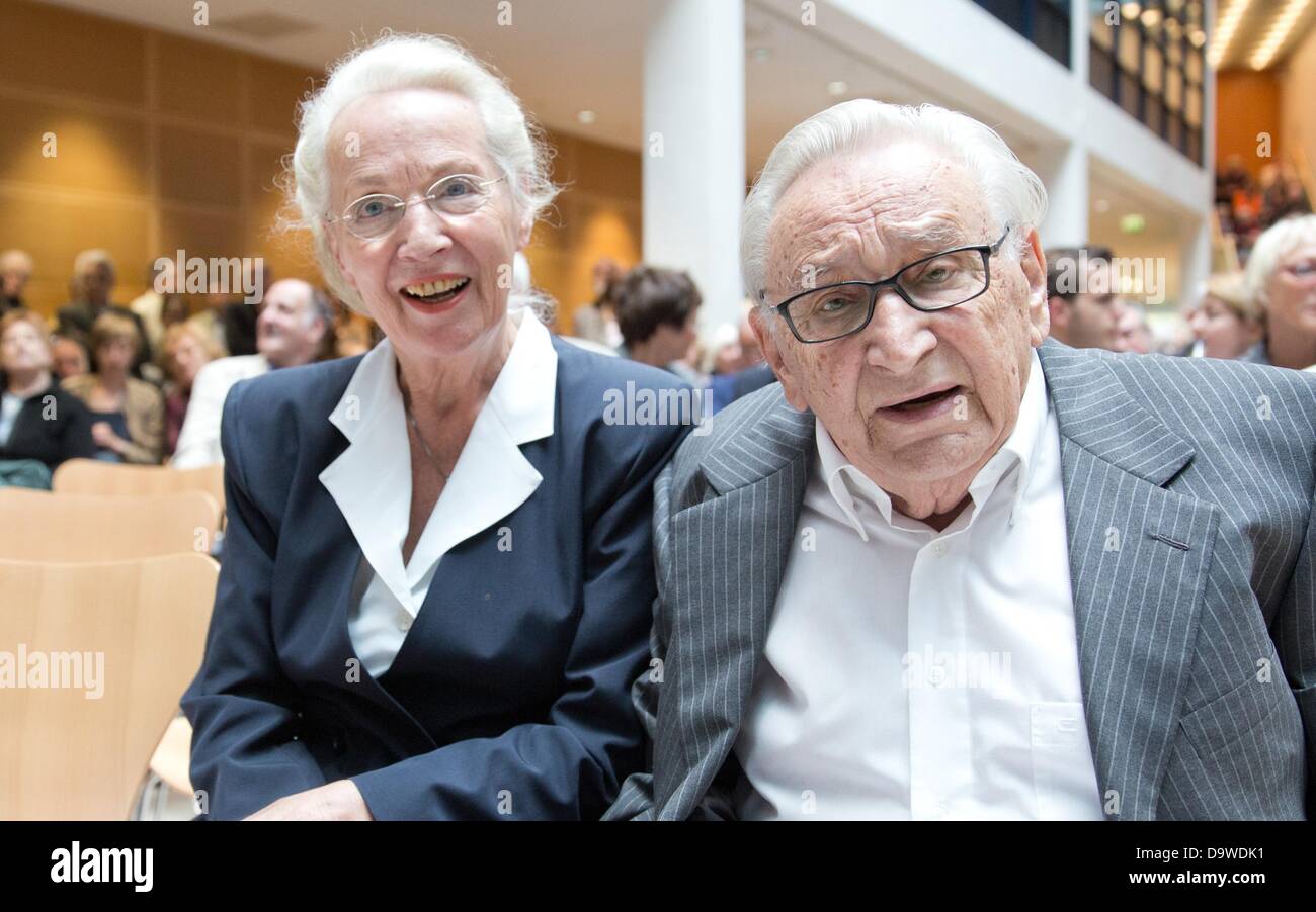 Politician Egon Bahr (R) and his wife Adelheid Bahr attend a reading ... Politician Egon Bahr (R) and his wife Adelheid Bahr attend a reading ...