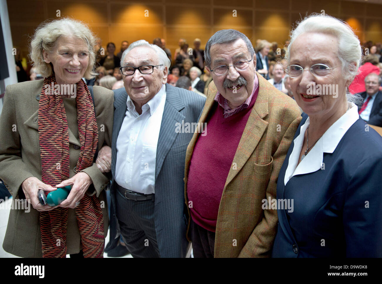 Politician Egon Bahr (2-L), writer Guenter Grass (2-R), his wife Ute ... Politician Egon Bahr (2-L), writer Guenter Grass (2-R), his wife Ute ...
