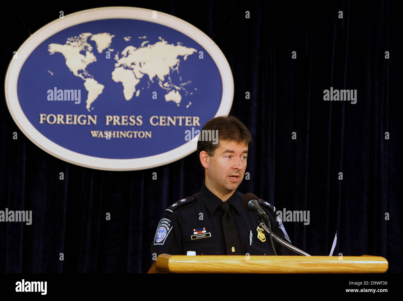 Cbp office of field operations hi-res stock photography and images - Alamy