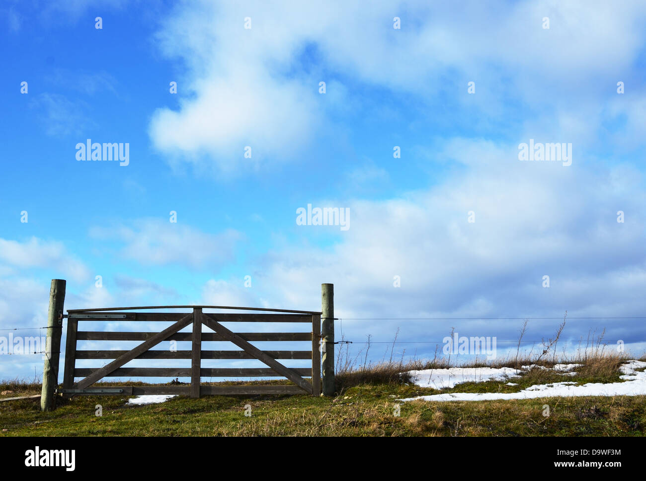 Blue and white gate hi-res stock photography and images - Alamy