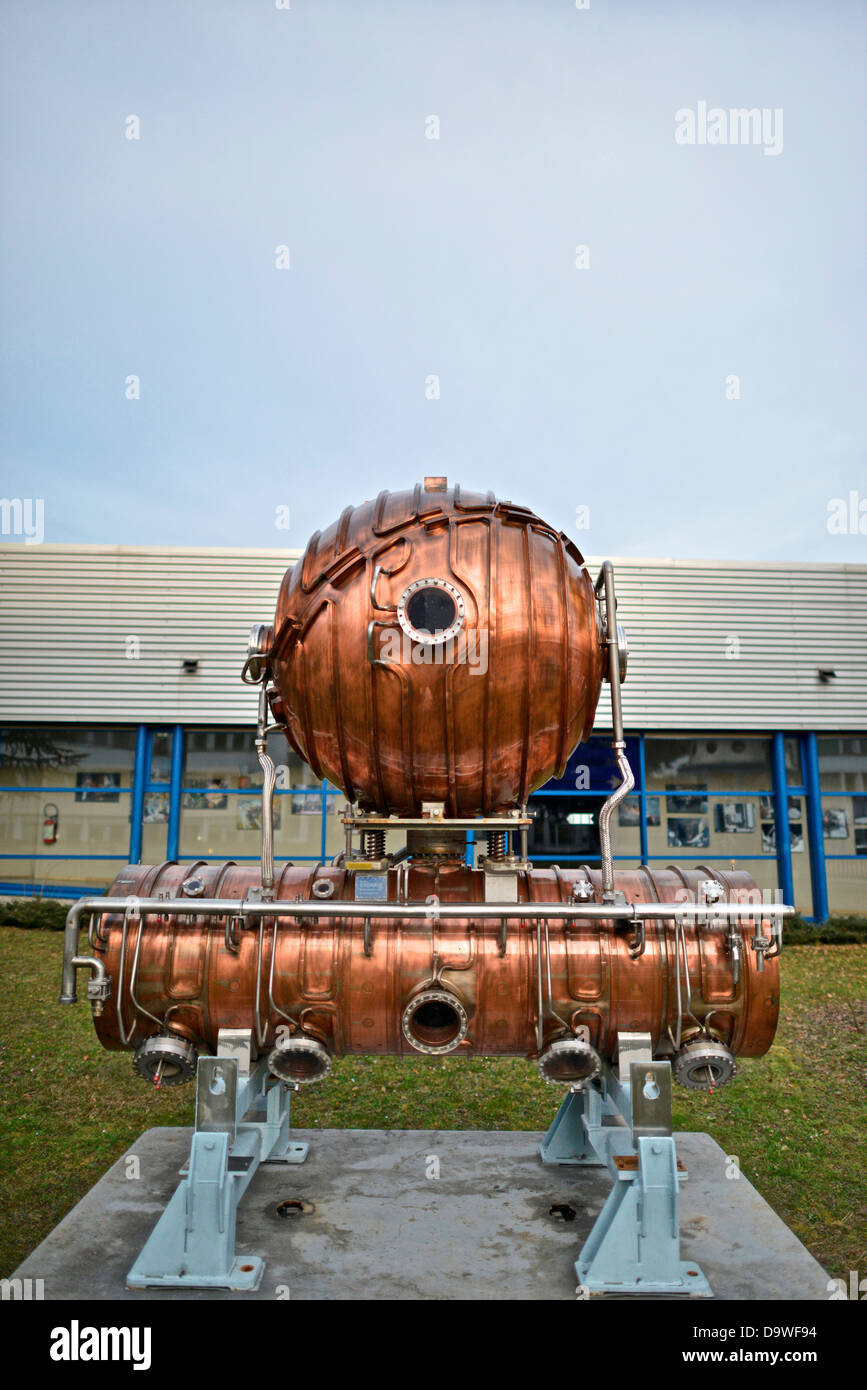 Cern accelerating cavity hi-res stock photography and images - Alamy