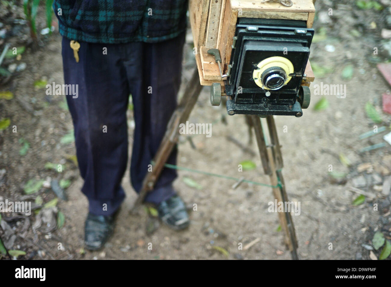 Cuba, Street photographer working with his vintage wooden view camera ...