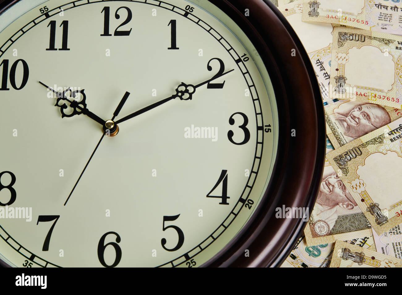 Clock over 500 Indian rupee banknotes Stock Photo - Alamy Clock over 500 Indian rupee banknotes Stock Photo - Alamy