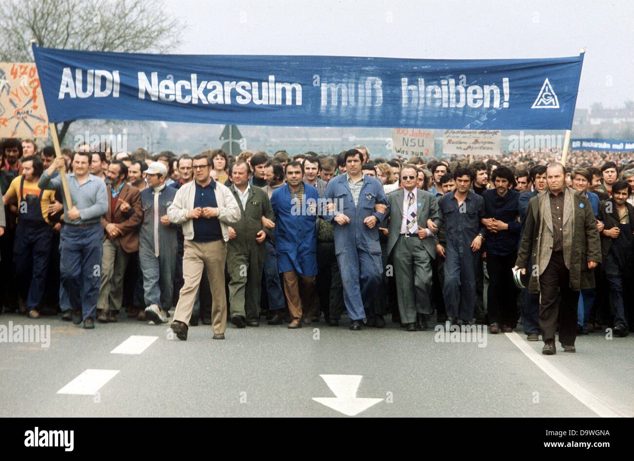 Workers of Audi NSU walk arm in arm on the B27 between Neckarsulm and ...