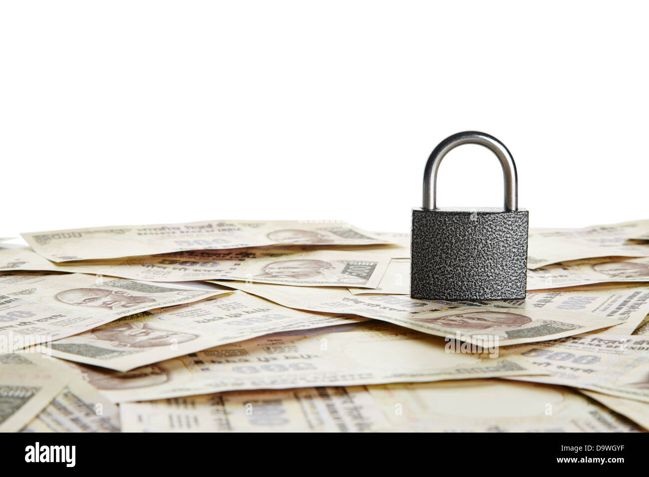 Padlock over 500 Indian rupee banknotes Stock Photo - Alamy