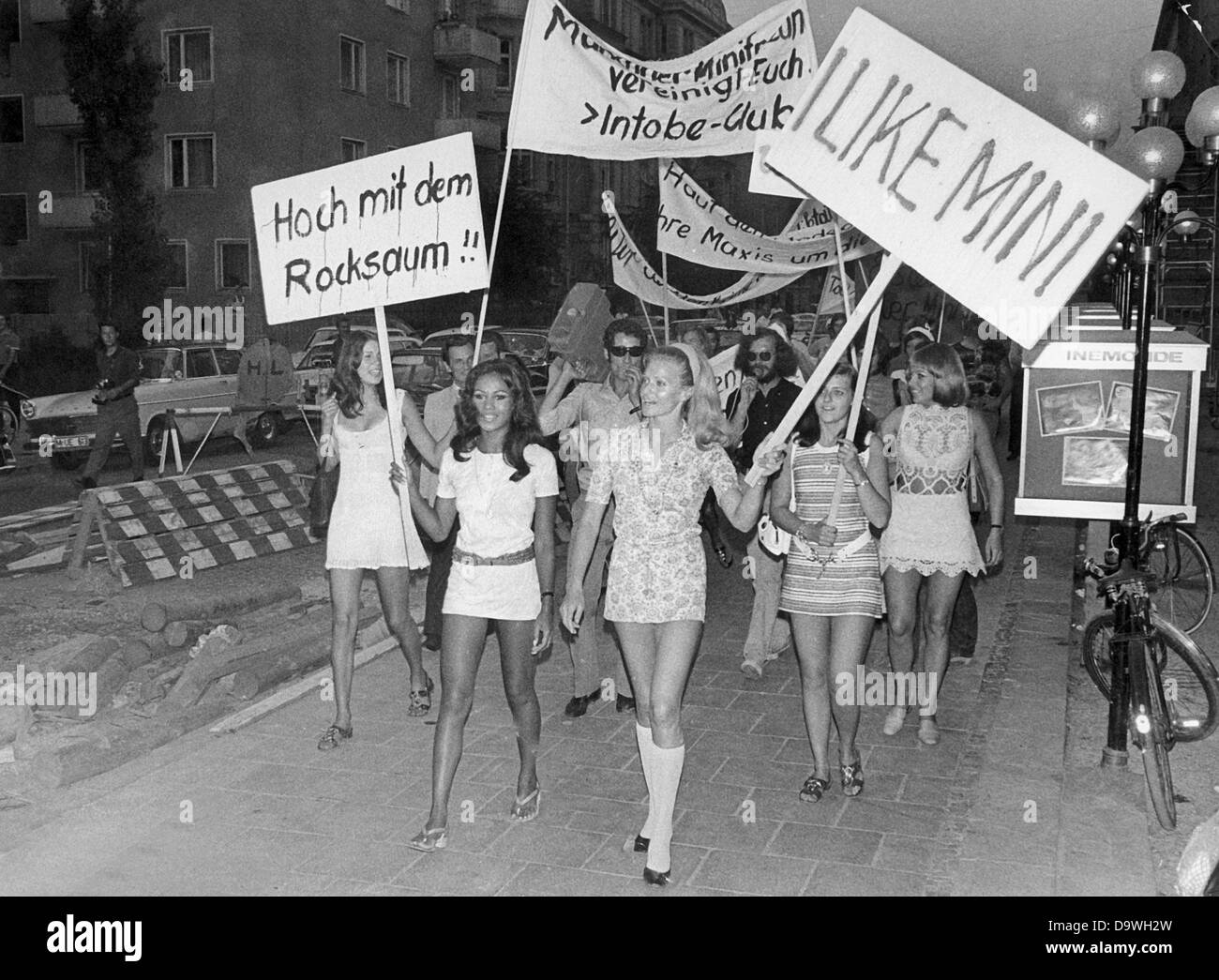 Women's fashion 1960 hi-res stock photography and images - Alamy