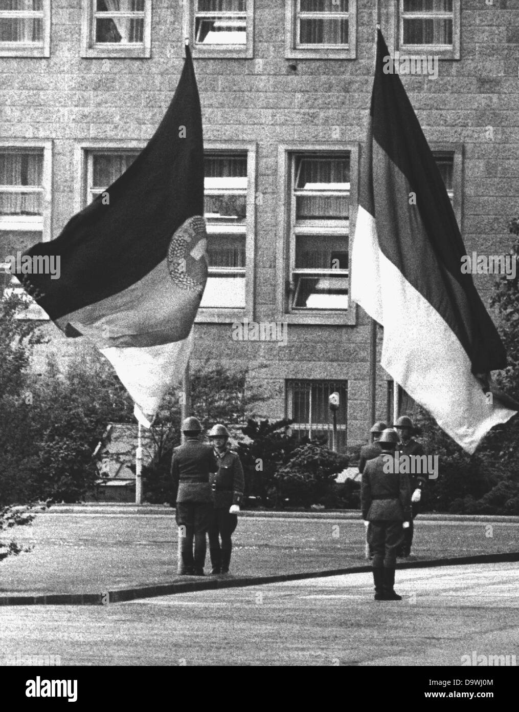Soldiers of the guard regiments hoist the flags of the Federal Republic ...