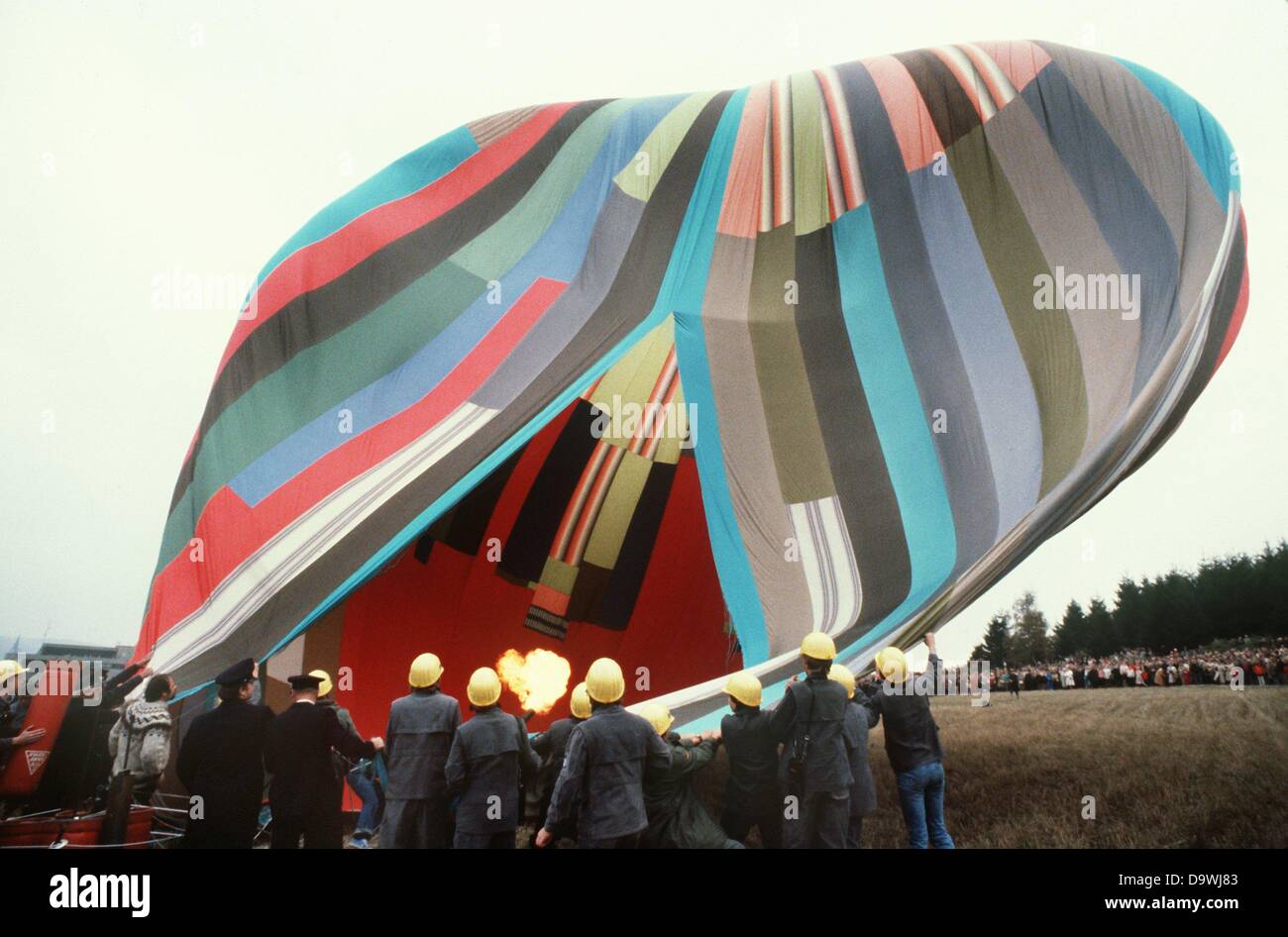 The hot-air balloon that two GDR families fled with to Naila, Germany ...