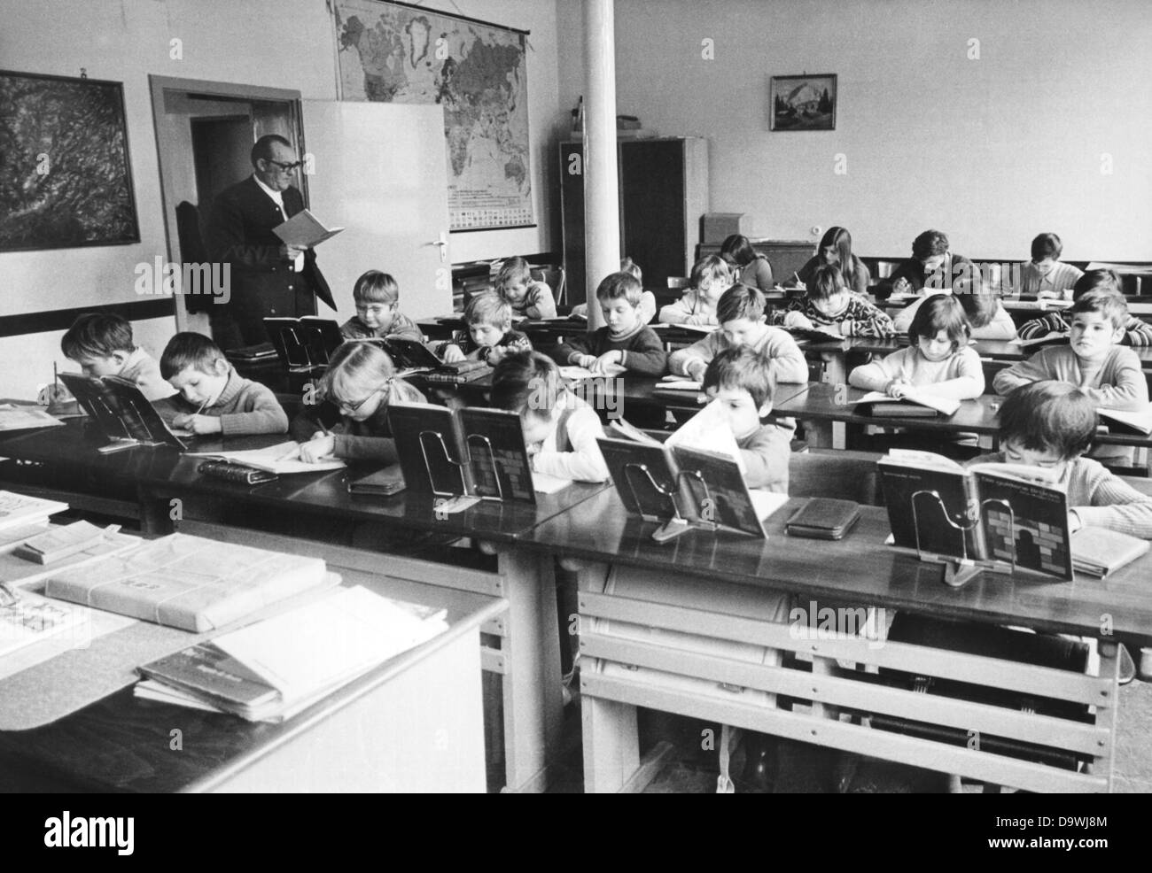 School 1970s hi-res stock photography and images - Alamy