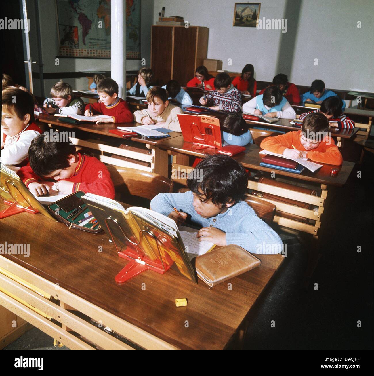 1970s school class hi-res stock photography and images - Alamy