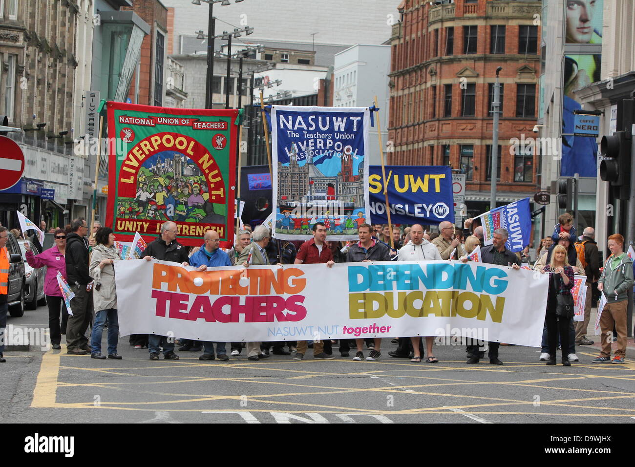 Nasuwt strike hi-res stock photography and images - Alamy
