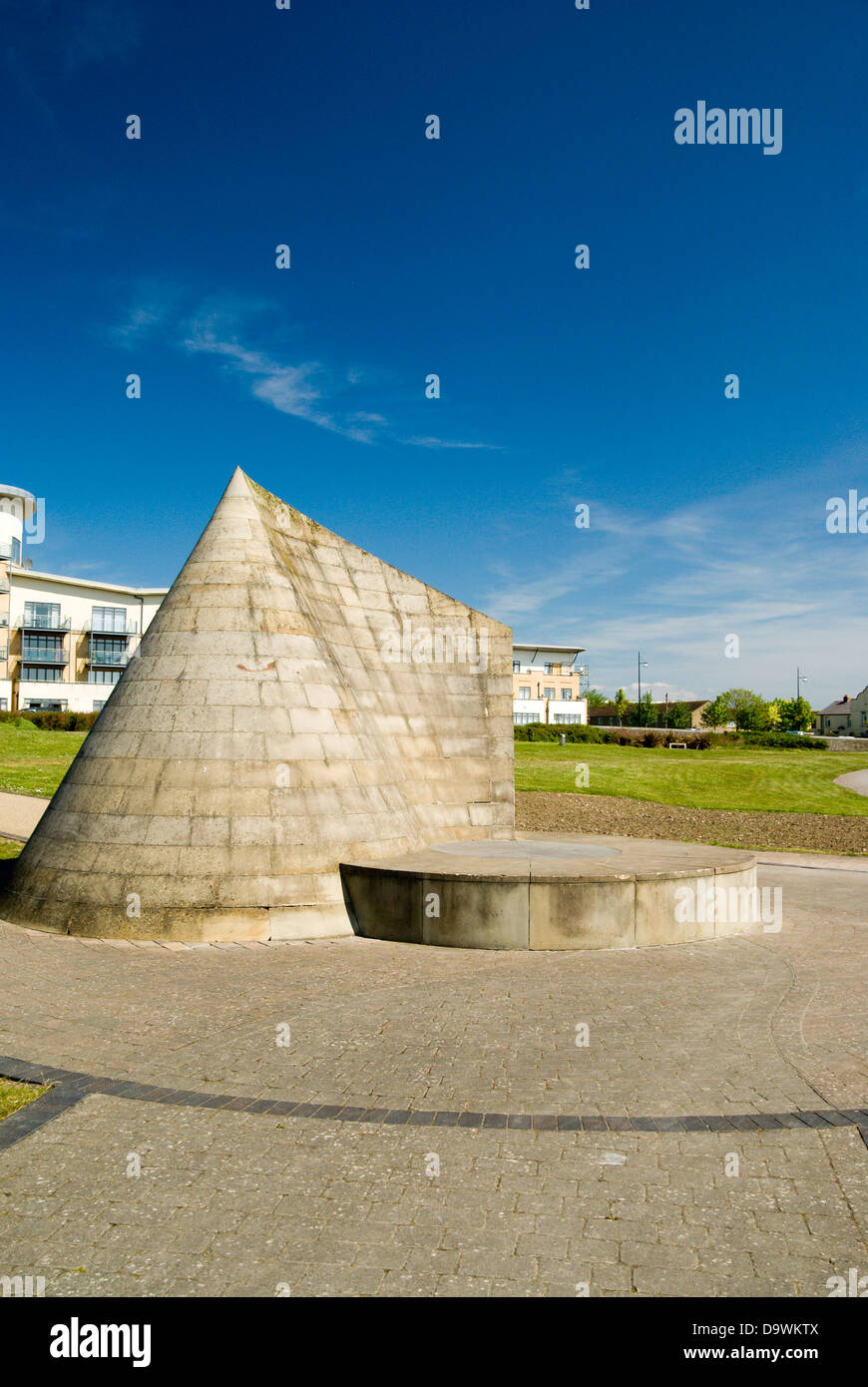 "Cader Idris" sculpture by Willian Pye, wetlands reserve, Cardiff Bay ...