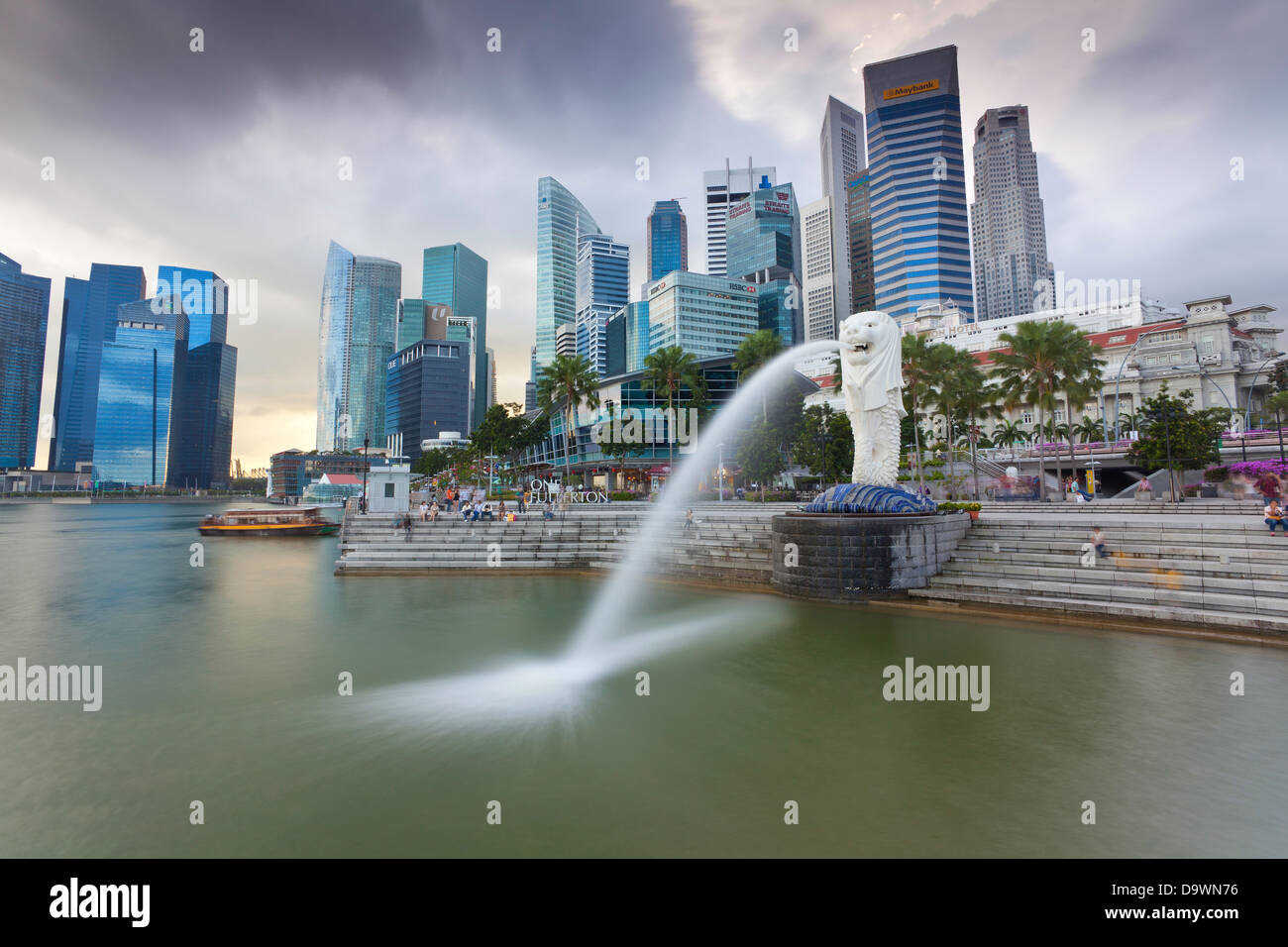 The Merlion Statue with the City Skyline in the background, Marina Bay ...