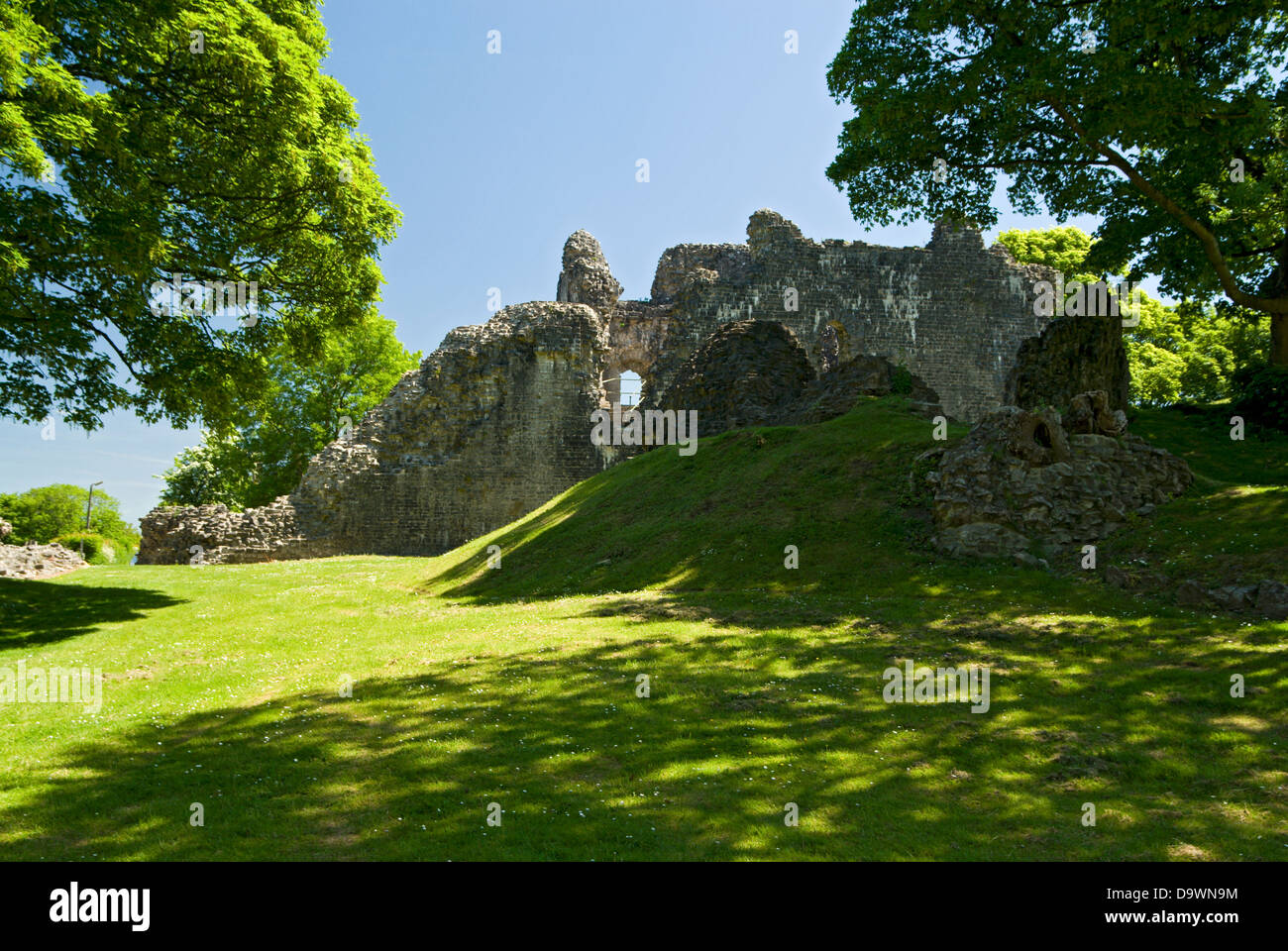 St quentins castle ruins hi-res stock photography and images - Alamy