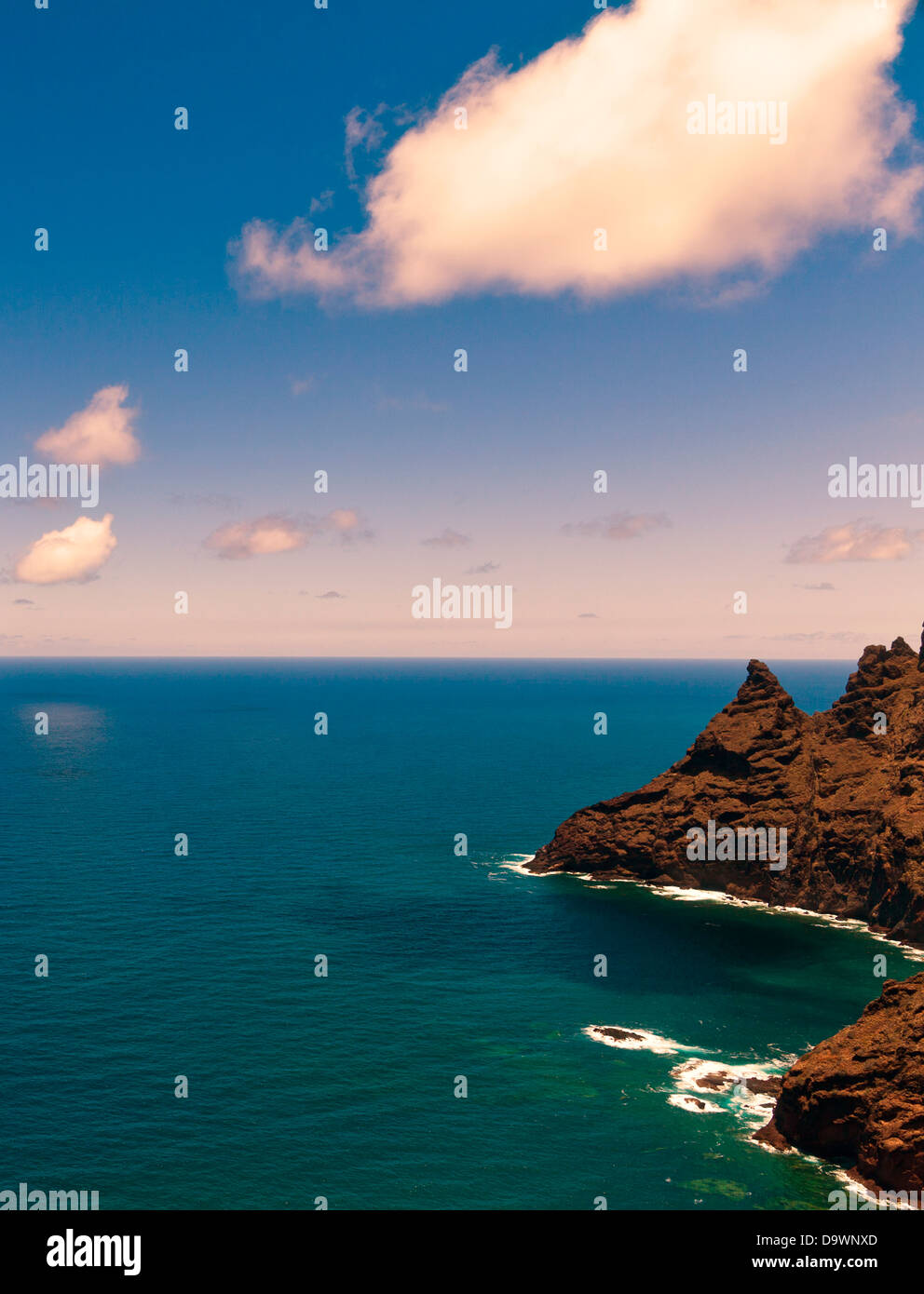 Coastal mountains meet ocean hi-res stock photography and images - Alamy
