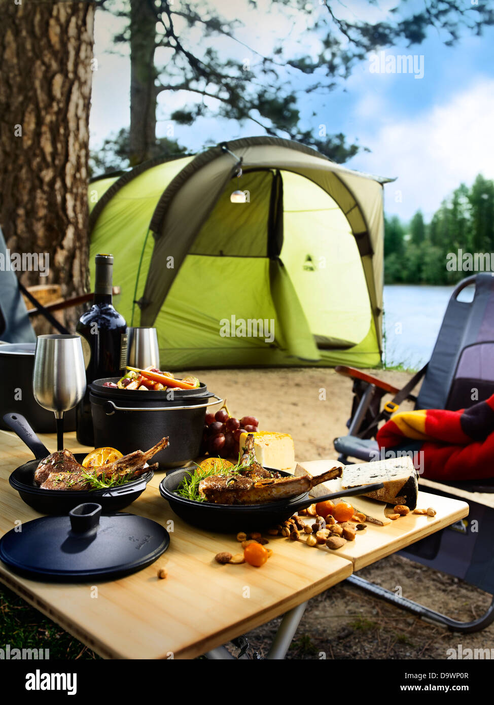 Camping dinner hi-res stock photography and images - Alamy