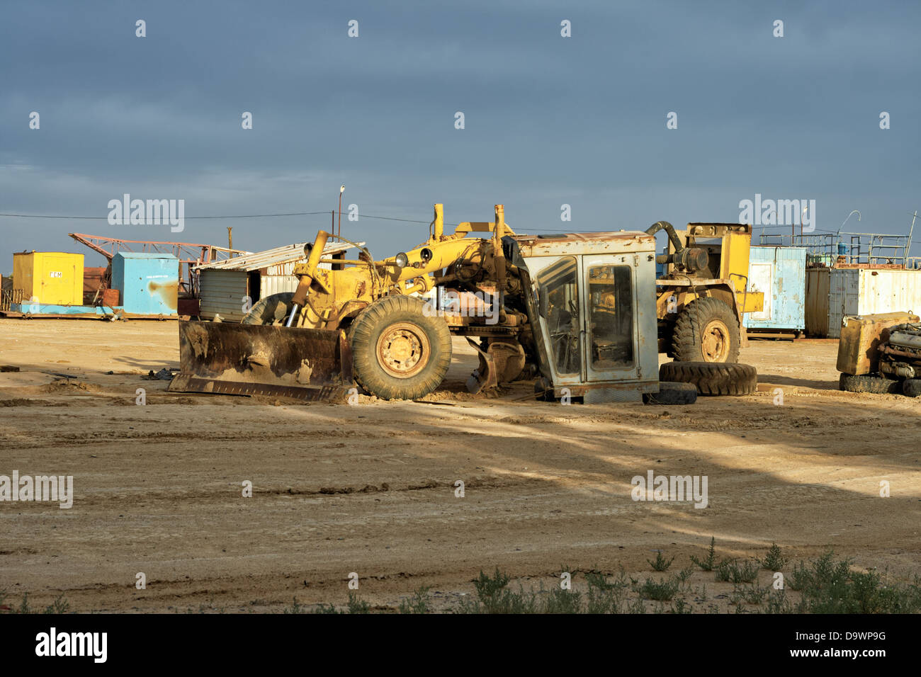 cabin, grader, heavy, ladle, lay, long, powerful, repair, rotate, scrub ...
