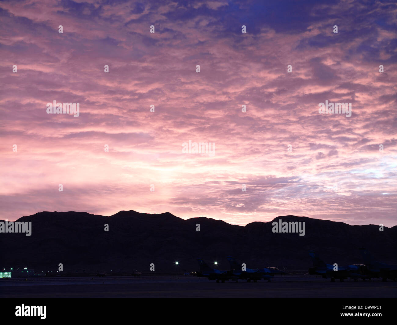 Deep pink sunset hi-res stock photography and images - Alamy