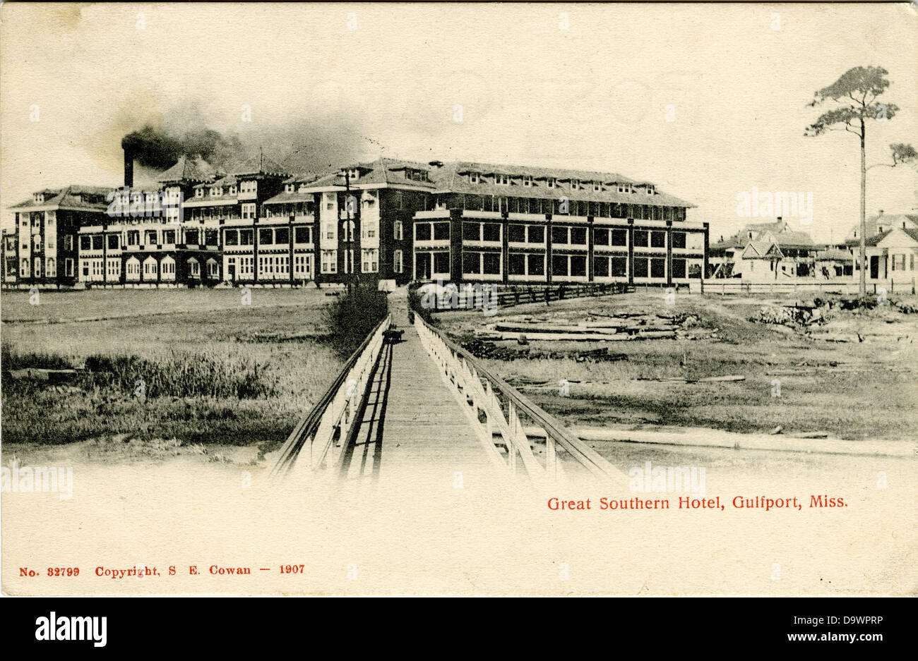 This postcard features the Great Southern Hotel in Gulfport ...