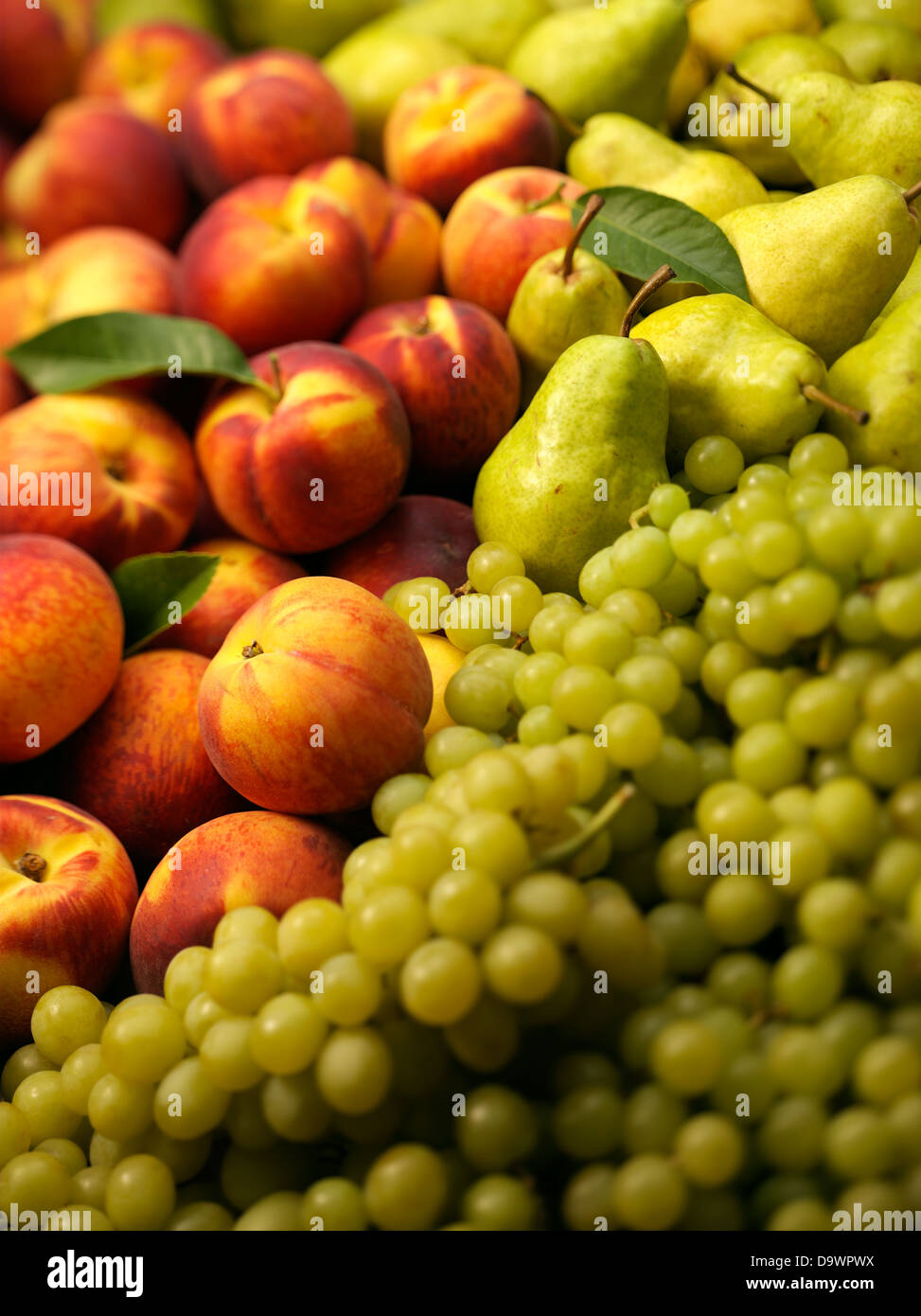 fresh fruit stand Stock Photo - Alamy