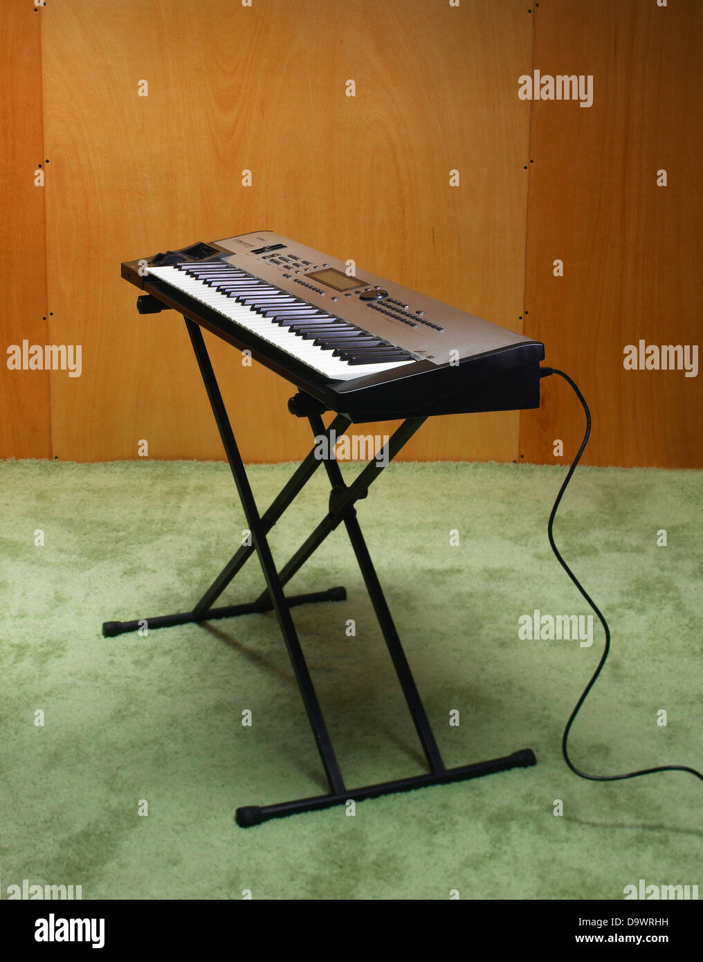 Electric keyboard hi-res stock photography and images - Alamy