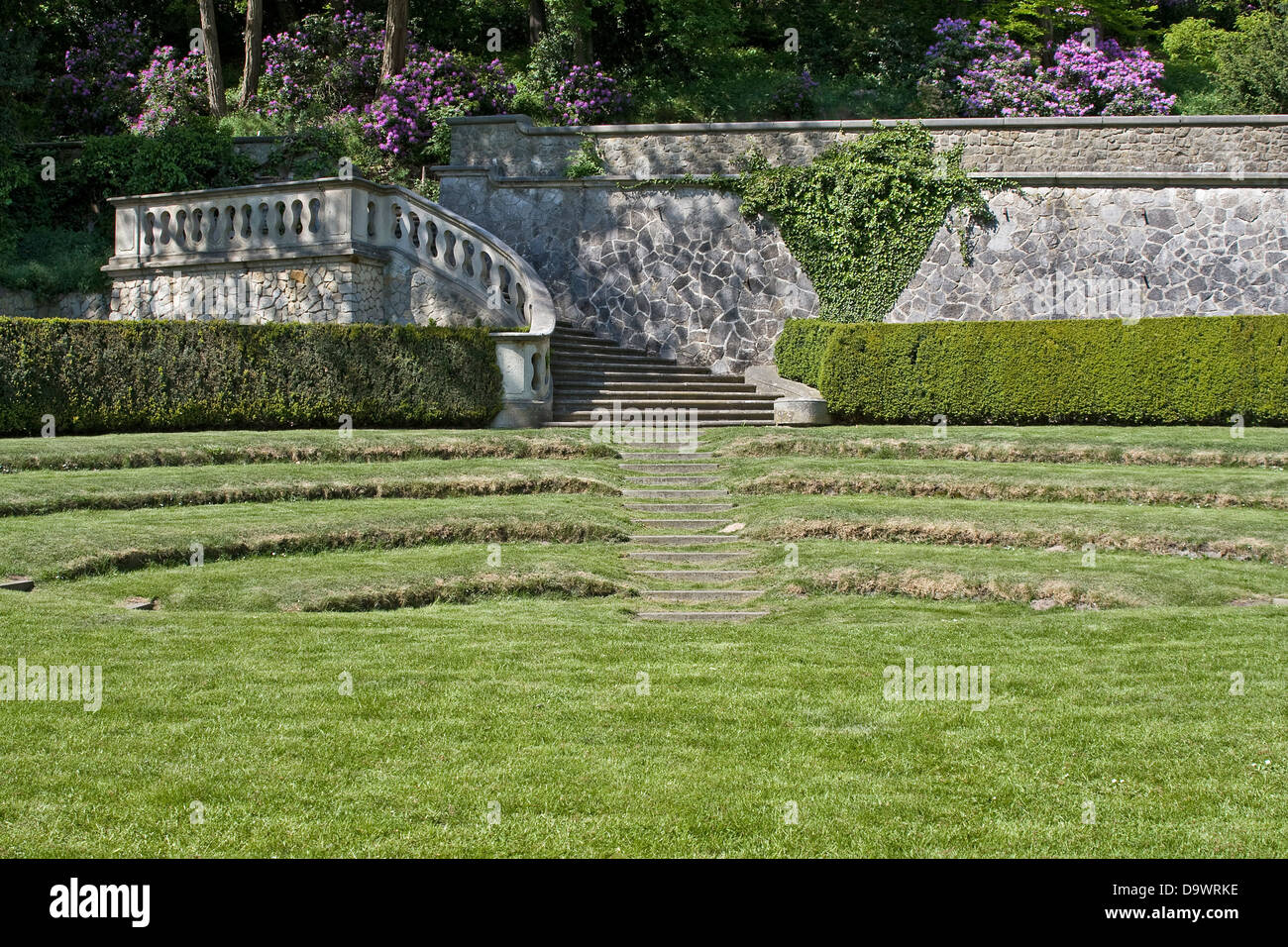 Roman garden benches hi-res stock photography and images - Alamy