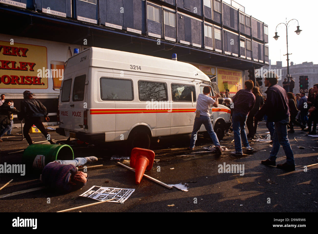 Poll tax riot in Trafalgar Square in London on 31.3.90 Stock Photo - Alamy