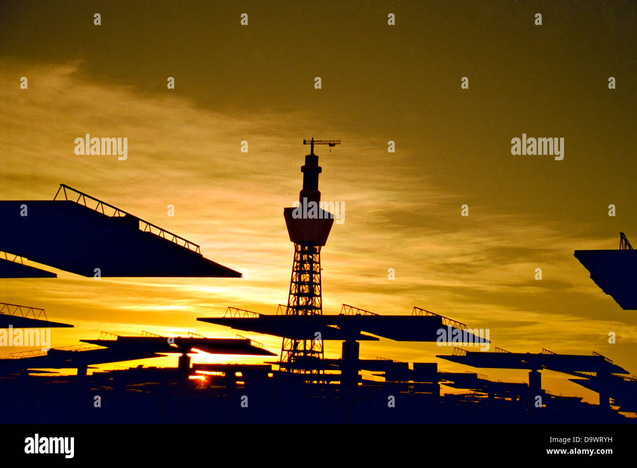 Power tower mojave desert hi-res stock photography and images - Alamy