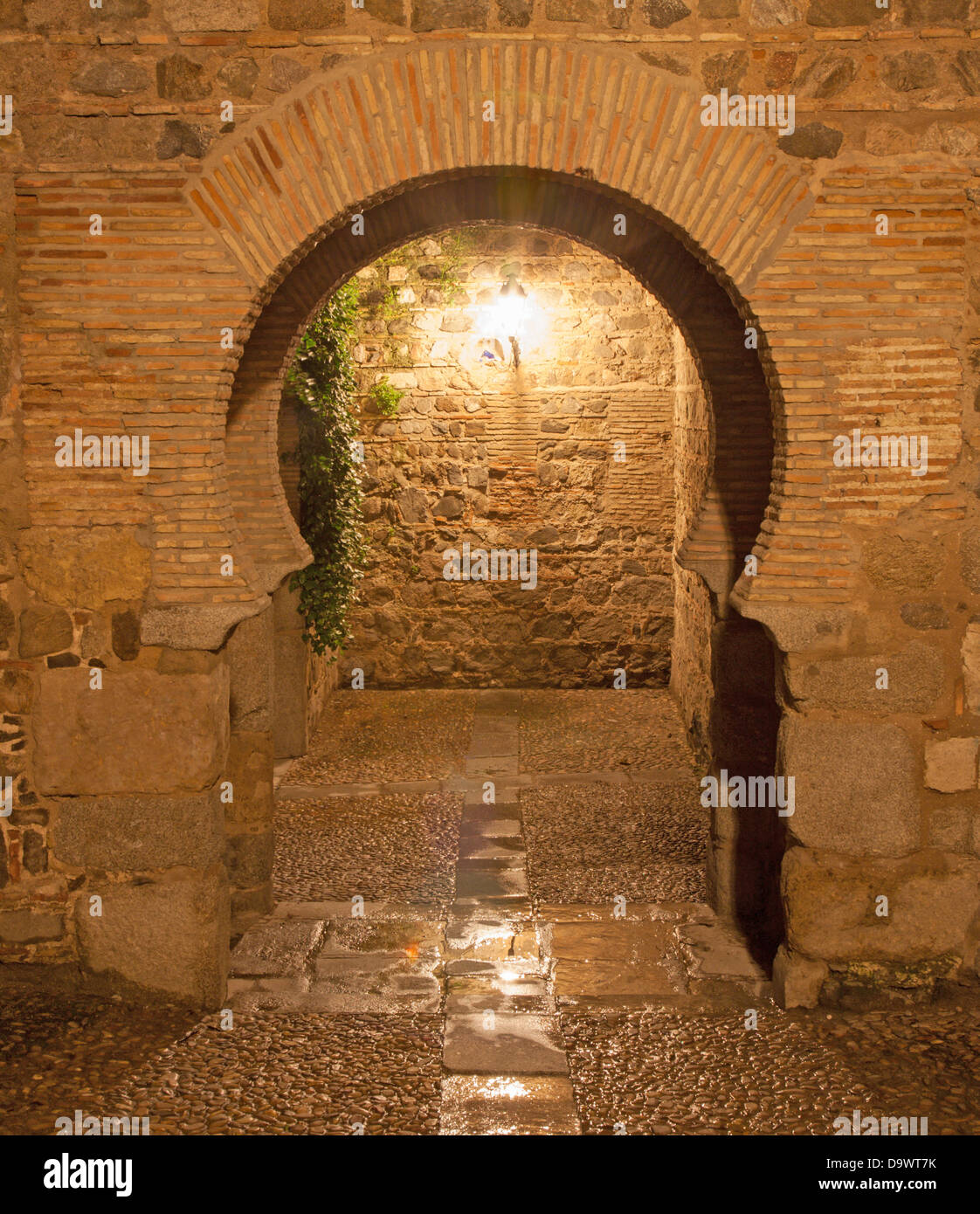 Gothic arch gate hi-res stock photography and images - Alamy