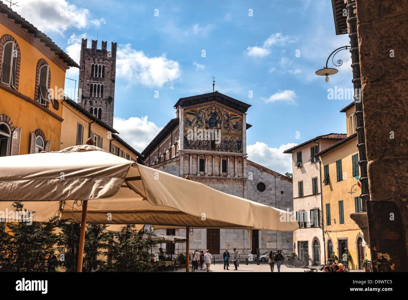 Lucca italy streets hi-res stock photography and images - Alamy
