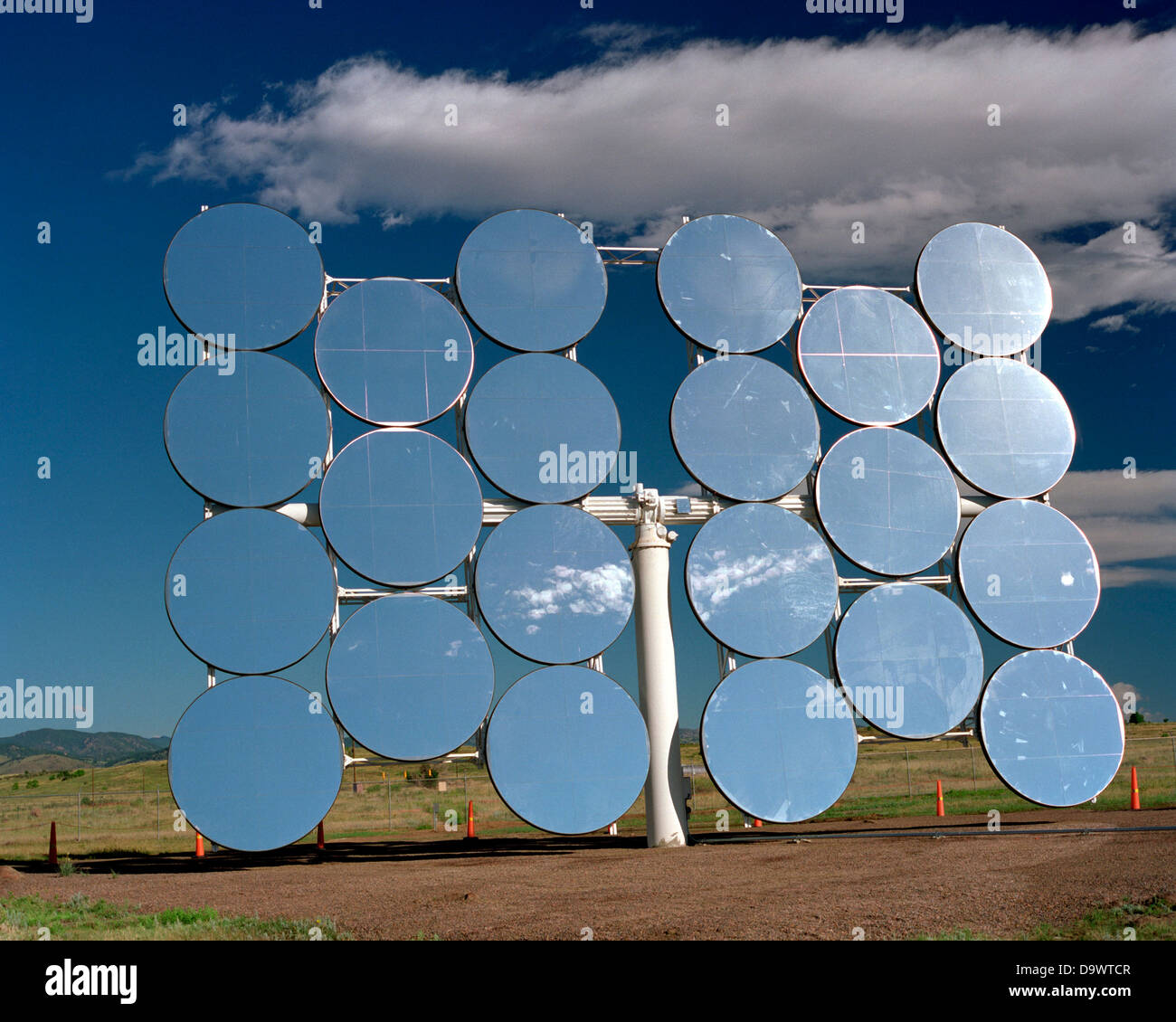 Technicians work on the SAIC built and designed heliostat solar power ...
