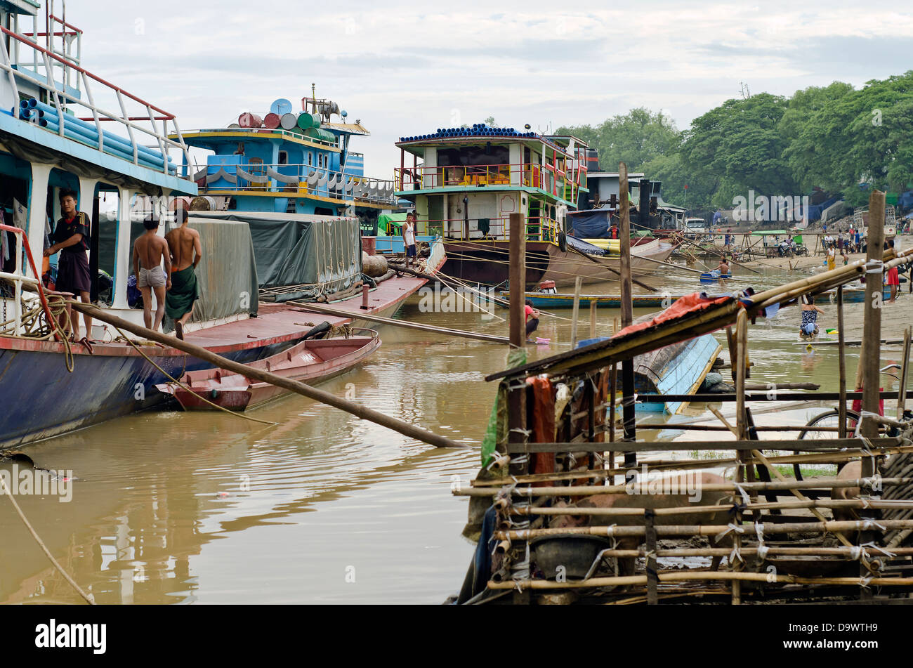 Irrawaddy river hi-res stock photography and images - Alamy