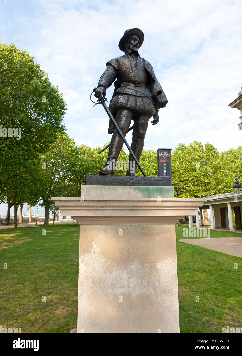 Statue sir walter raleigh greenwich hi-res stock photography and images ...