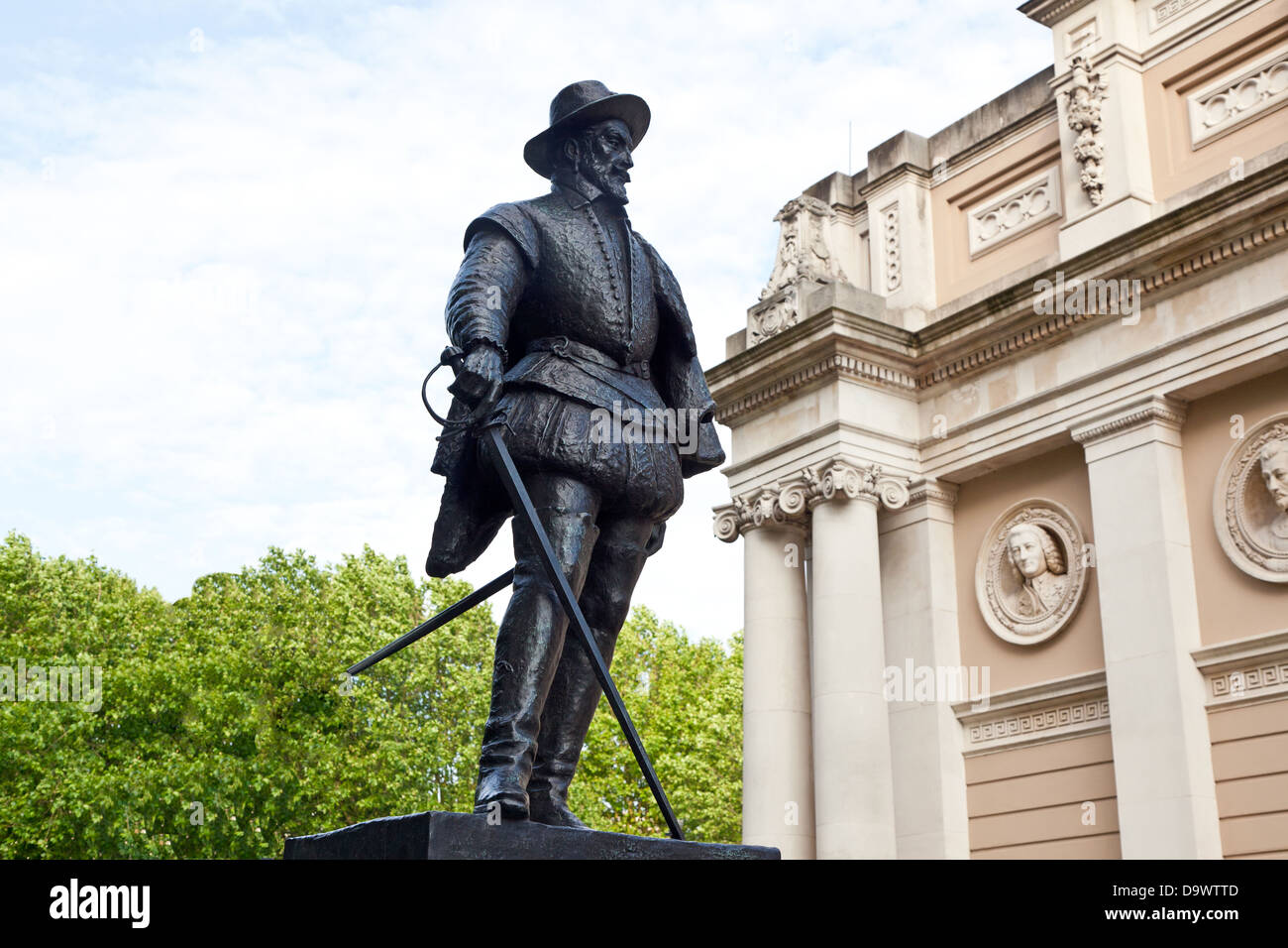 Statue Of Sir Walter Raleigh Greenwich London UK Stock Photo - Alamy