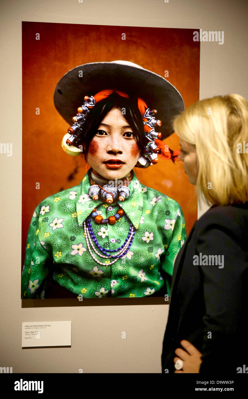 Steve mccurry magnum photographer hi-res stock photography and images ...