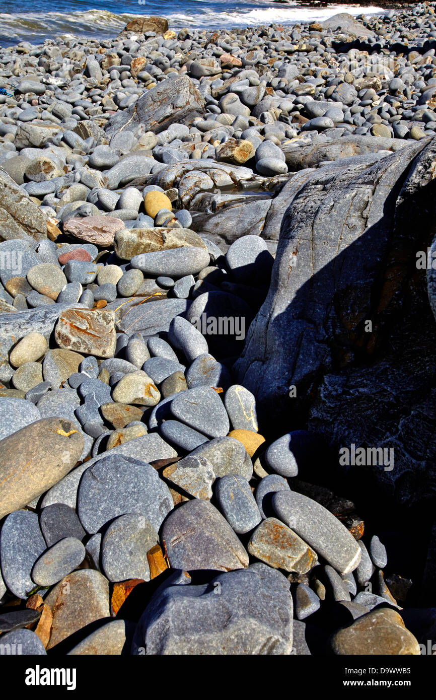 Rock shapes and pebbles at Welcombe Mouth. North Devon Stock Photo - Alamy