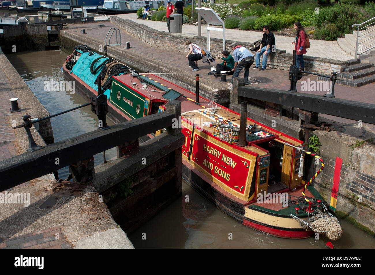Traditional narrowboat in lock, Stratford-upon-Avon, UK Stock Photo - Alamy