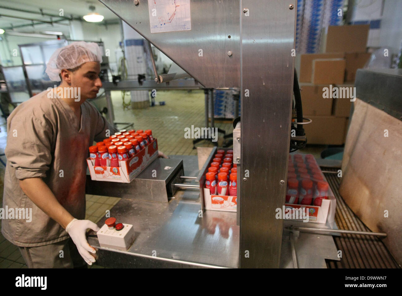 Hebron, West Bank, Palestinian Territory. 27th June, 2013. A ...